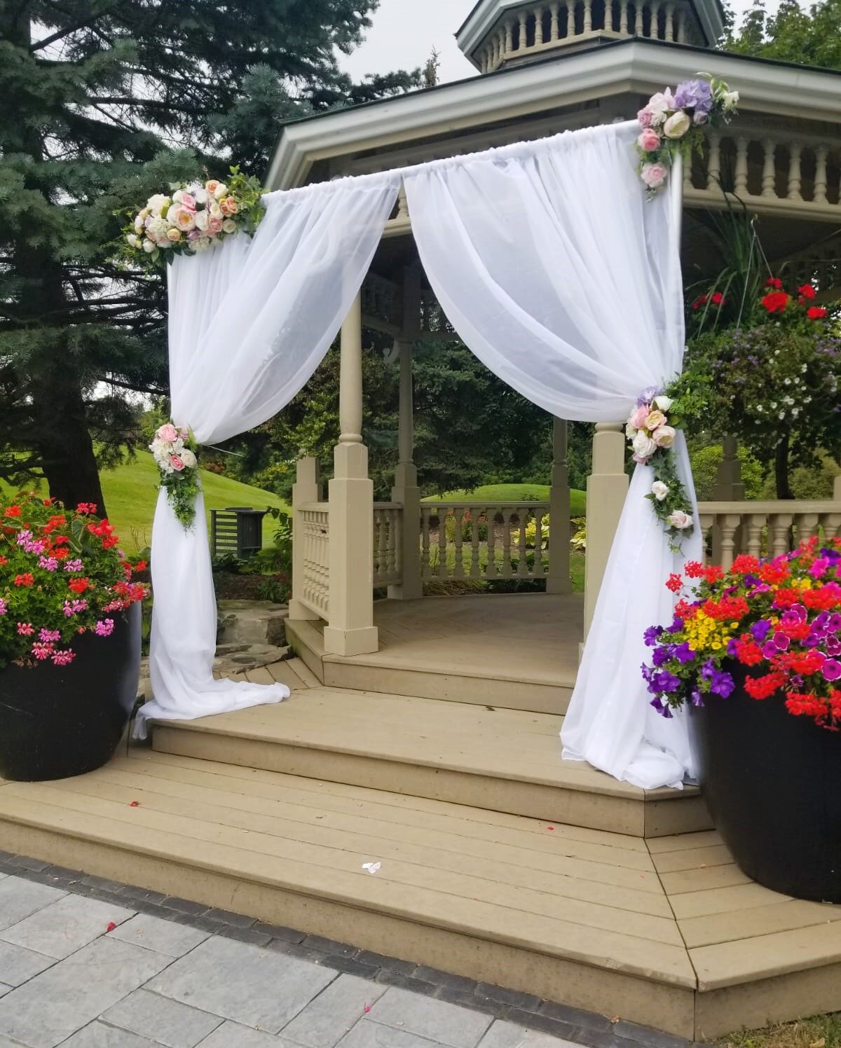Muskoka Wedding Planning: Flower Arch - Flower Arches Canada